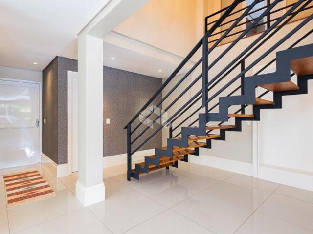 CASA COM 5 SUÍTES NO COND ATMOSFERA