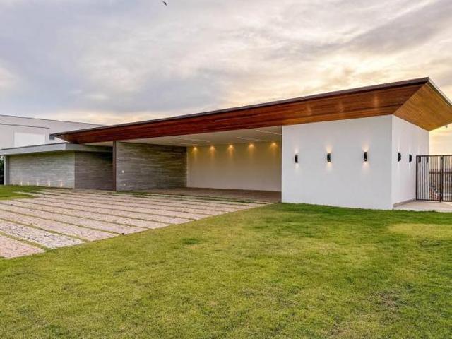 Casa com 5 suítes no PORTAL JAPY GOLF CLUB por R$ 7.500.000