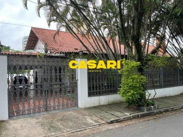 Casa com 5 suites, piscina, sauna, salão de festas, churrasqueira, jardim com muito sol, 795m2, Parq