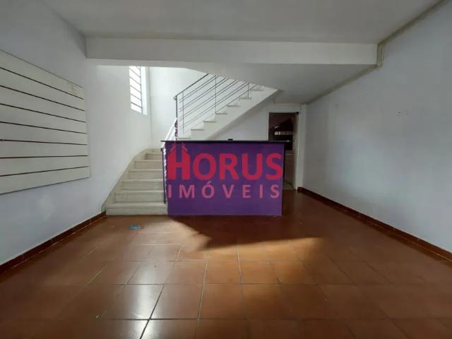 Ótimo Sobrado Comercial com 4 Salas 3 Quartos e 1 Sala, 2 Banheiros e 2 Vagas para Locação/Venda