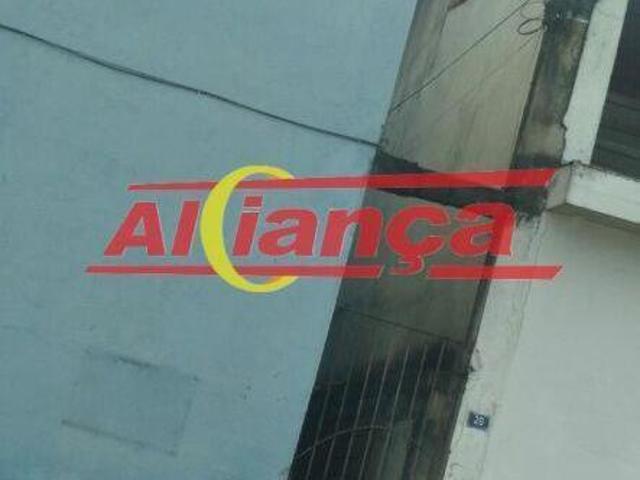 CASA COM 5PEQUENAS PARA LOCAÇÃO