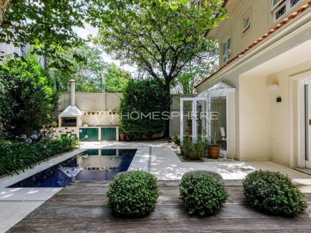 Casa com 600 m², 4 quartos sendo 4 suítes à venda no bairro Jardim Guedala