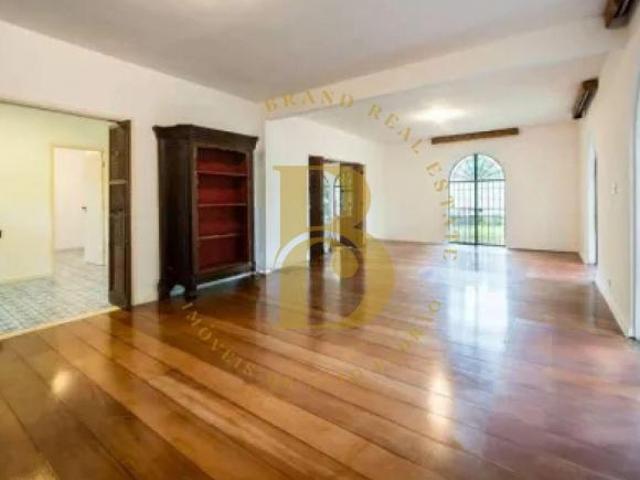 Casa com 600 m², 5 quartos sendo 4 suítes à venda no bairro Jardim America