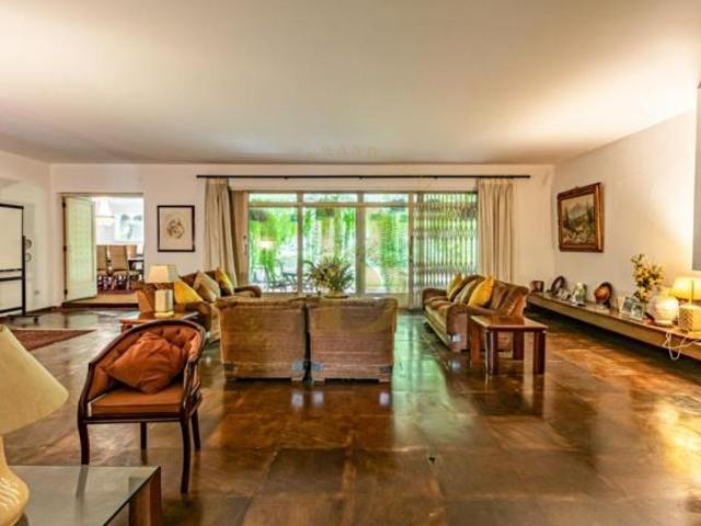 Casa com 600 m², 5 quartos sendo 5 suítes à venda no bairro Morumbi. ZCOR1,com restrições