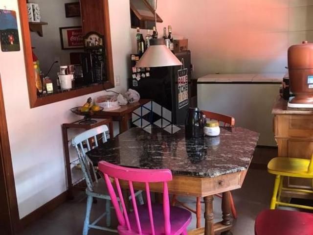 Casa com 600m², 4 dormitórios, 1 suíte, 8 vagas, no bairro Ipanema em Porto Alegre