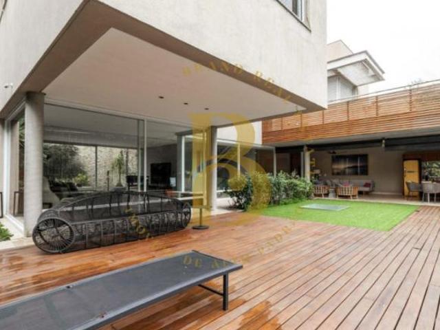 Casa com 613 m², 4 quartos sendo 4 suítes à venda no bairro Boaçava