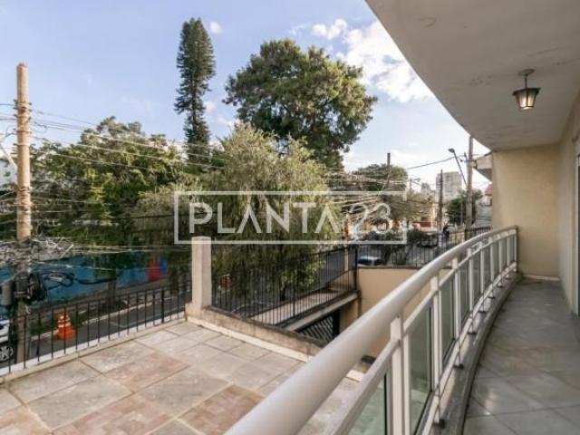 Casa com 622 m², 4 quartos sendo 4 suítes à venda no bairro Cambuci