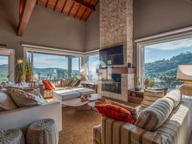 CASA COM 622M² EM CONDOMINIO FECHADO VISTA VALE