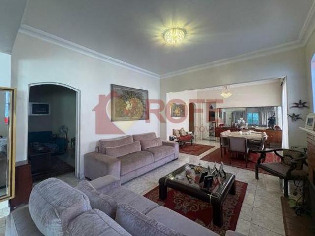 Casa com 630 m² 3 suítes e 4 vagas + piscina ampla e arborizada no Campo Belo