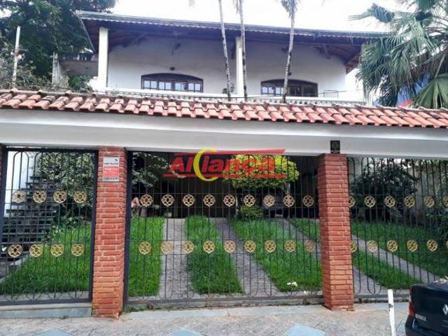 CASA COM 657m² DE TERRENO COM 4 QUARTOS, 2 SUITES, 5 VAGAS, 2 SALAS, VILA ROSÁLIA, GUARULHOS, SP