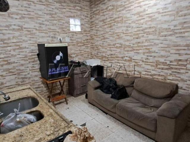 Casa com 66m², 2 dormitórios, cozinha, banheiro, vaga para 1 automóvel