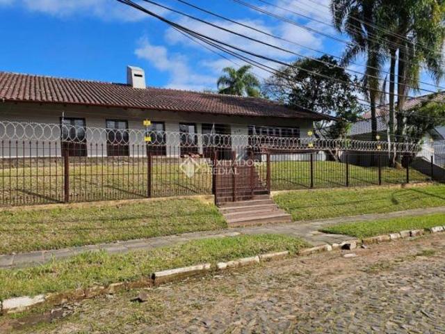 Casa com 670 m² no bairro Padre Reus
