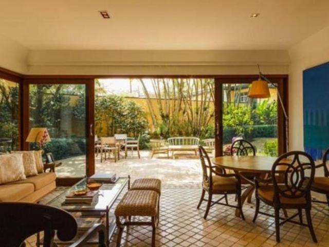 Casa com 690 m², 4 quartos sendo 3 suítes à venda no bairro Jardim Guedala