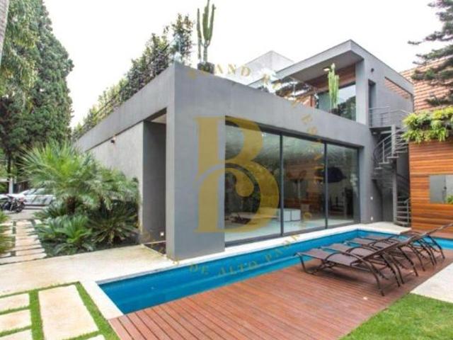 Casa com 695 m², 5 quartos sendo 5 suítes à venda no bairro Campo Belo