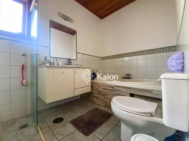 Casa com 6 dormitórios à venda, 280 m² por R$ 1.650.000,00 Condomínio Campos de Santo Antônio It