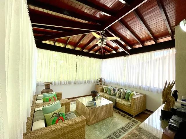 Casa à venda em Santana de Parnaíba, Alphaville, com 3 suítes, com 302 m², Residencial Valville 1