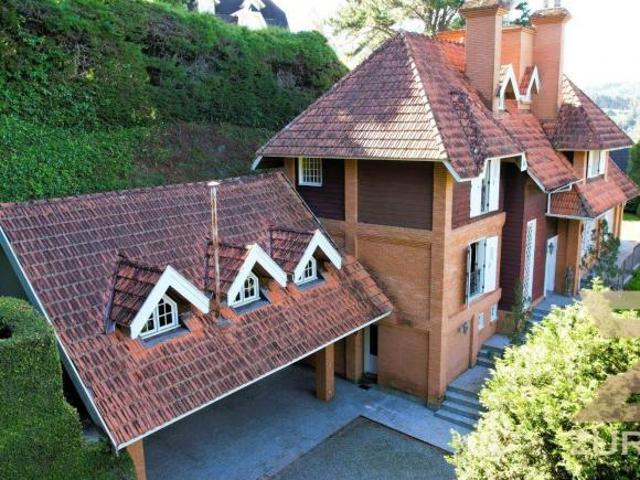 Casa com 6 dormitórios à venda, 455 m² por R$ 3.200.000,00 Capivari Campos do Jordão/SP