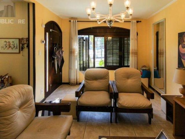 Casa com 6 dormitórios à Venda no Bairro Jardim Carvalho, Porto Alegre