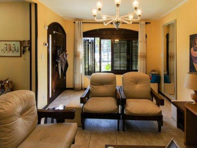 Casa com 6 dormitórios à Venda no Bairro Jardim Carvalho, Porto Alegre
