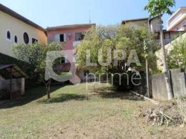 Casa com 6 dormitórios à venda na Vila Albertina!