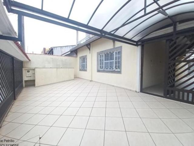 Casa com 6 dormitórios e a 600m da praia. A venda em Peruíbe