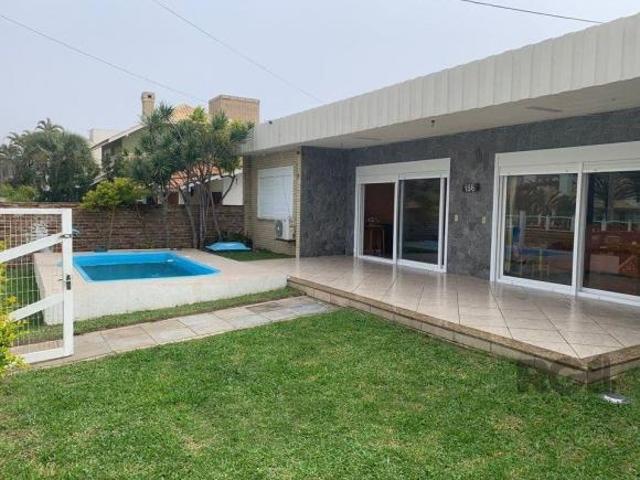 Casa com 6 dormitórios em Atlântida