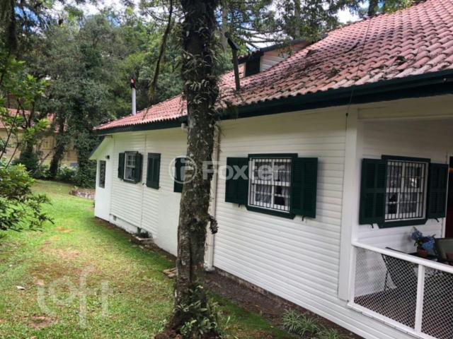 Casa com 6 dormitórios em Canela