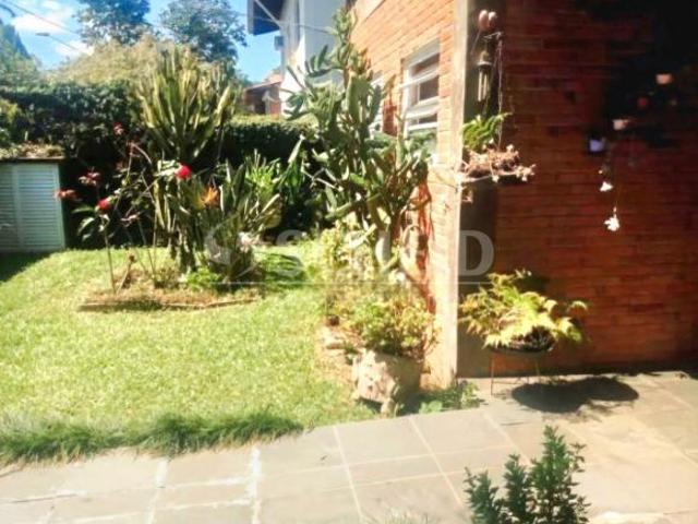 Casa com 6 dormitorios 1 suite, sala para 2 ambientes, terraço em L, quarto de serviço, lavanderia