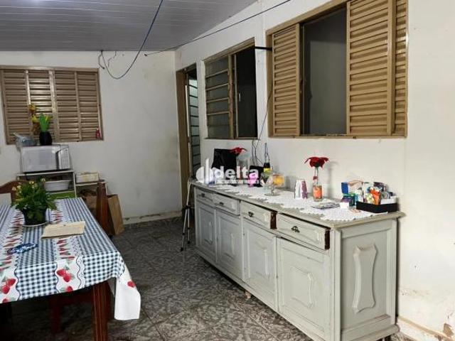 Casa com 6 quarto disponível para venda no bairro Nossa Senhora Aparecida em Uberlândia MG