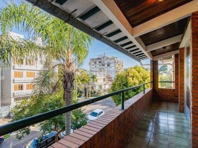 Casa com 6 quartos, 2 vagas e pátio no Bairro Higienópolis