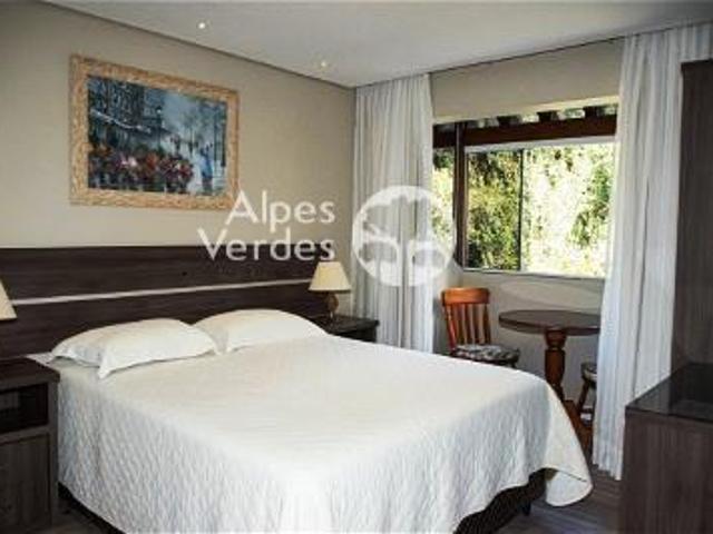Casa com 6 quartos, 510m², à venda em Canela, Centro