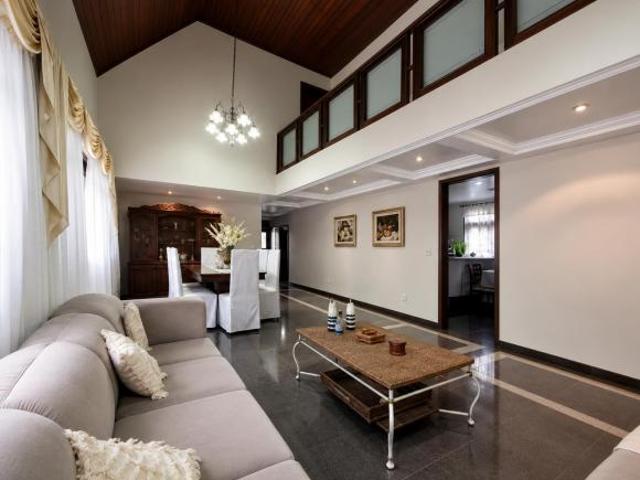 Casa com 6 Quartos, 6 banheiros e piscina com 437 m²
