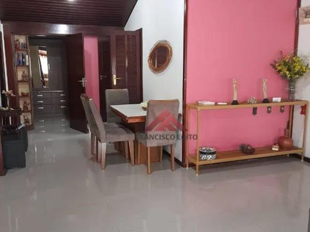 Casa com 6 quartos, à venda, 300 m por 1.340.000 Piratininga Niterói RJ