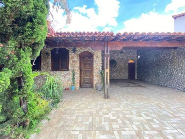 Casa com 6 Quartos à Venda, 360m², Santa Branca, próximo à Avenida Dom Pedro I