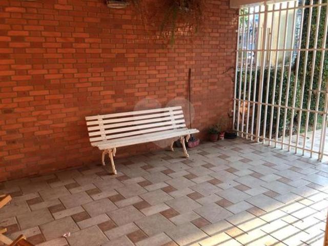 Casa com 6 quartos à venda em Vila Embaré SP