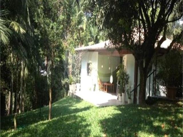 Casa com 6 quartos à venda em Condomínio Iolanda SP