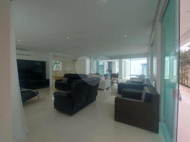 Casa com 6 quartos à venda em Jardim Acapulco SP