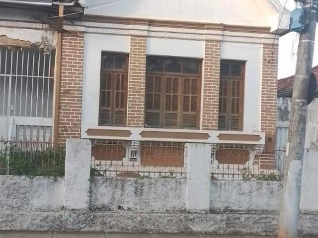 Casa com 6 quartos, à venda em Montes Claros, Centro