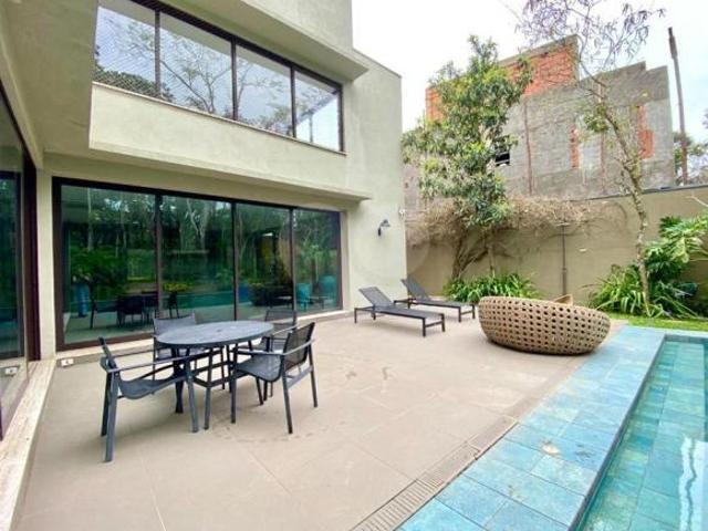 Casa com 6 quartos à venda em Riviera SP