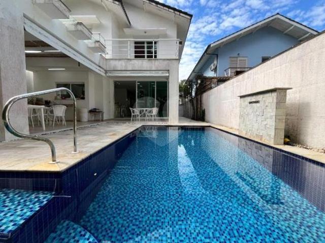 Casa com 6 quartos à venda em Riviera SP