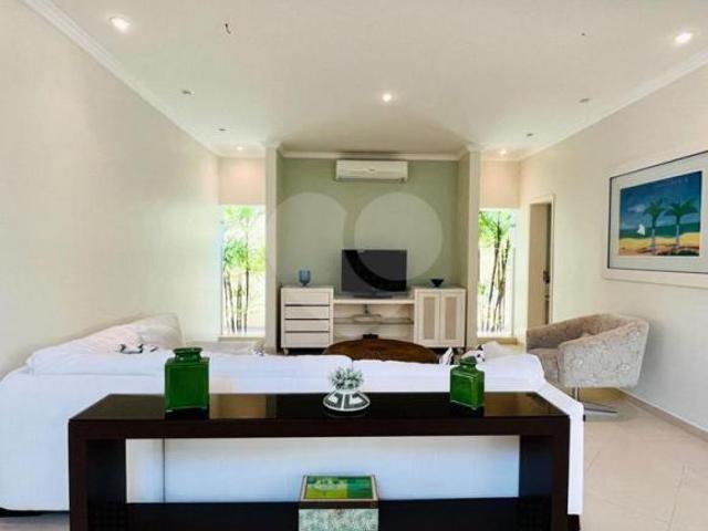 Casa com 6 quartos à venda em Riviera SP
