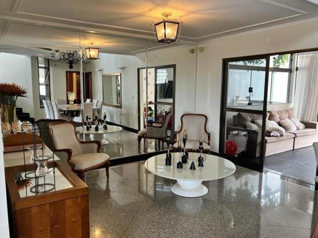 Casa com 6 quartos à venda no Bairro Cidade Jardim Uberlândia/MG