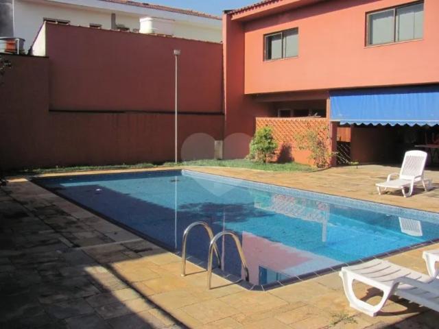 Casa com 6 quartos à venda ou para locação em Saúde SP