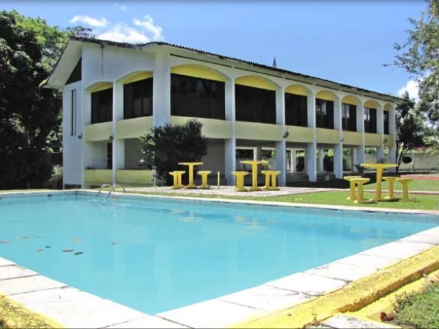 Casa com 6 Quartos e 4 banheiros à Venda, 494 m² por R$ 1.100.000
