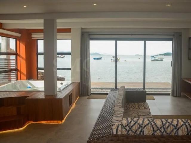 Casa com 6 Quartos e 5 banheiros à Venda, 470 m² por R$ 7.219.000