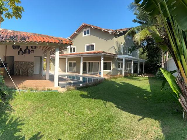 Casa com 6 Quartos e 5 banheiros à Venda, 580 m² por R$ 4.100.000