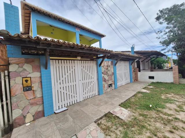 Casa com 6 Quartos e 6 banheiros à Venda, 240 m² por R$ 320.000