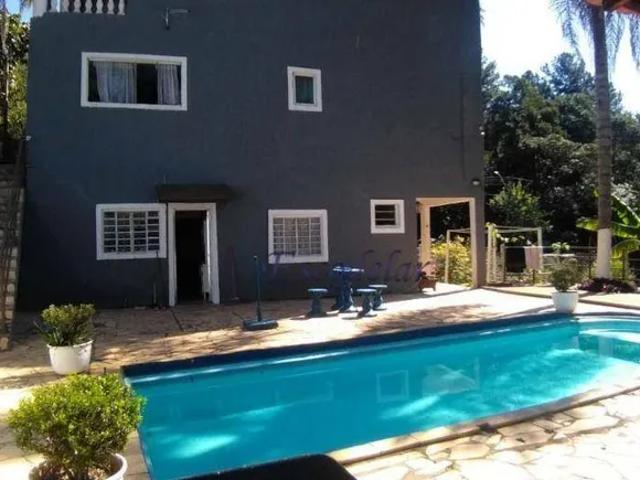 Casa com 6 Quartos e 6 banheiros à Venda, 717 m² por R$ 880.000