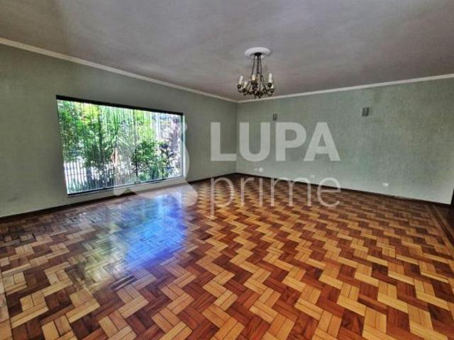 CASA COM 6 QUARTOS E 6 VAGAS DE GARAGEM À VENDA NA VILA MARIA ALTA