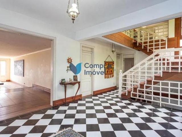 Casa com 6 quartos e 849m² no bairro Teresopolis